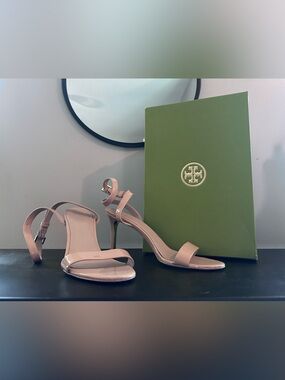 Tory Burch | Shoes | Tory Burch Elana Beige Heels Light Oak Patent ...